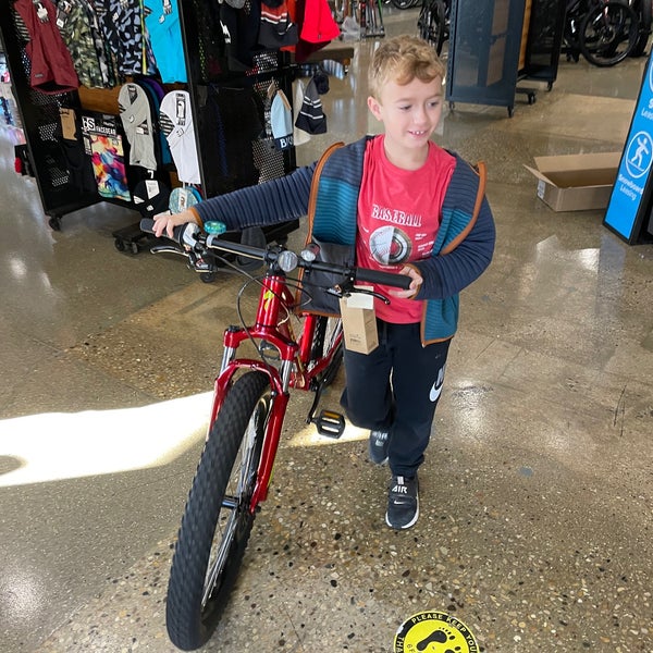 Erik's - Bike, Ski, Board - 598 West Bayshore Drive