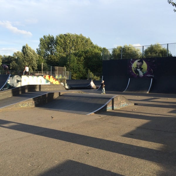 St Neots Skatepark - Skate Park