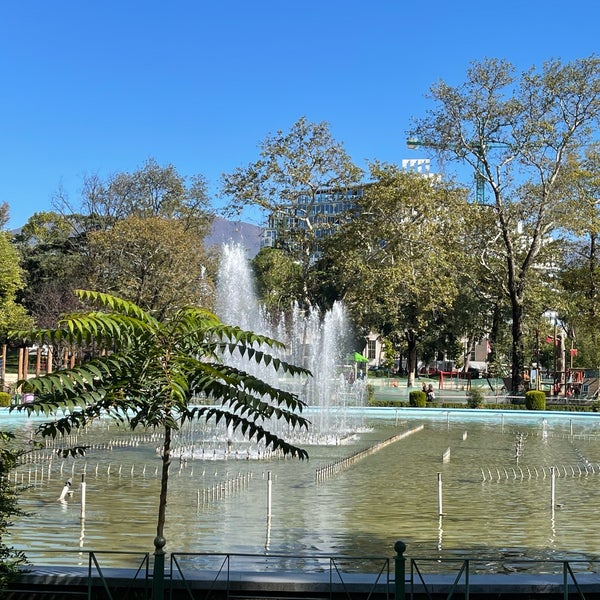 Parku Rinia - Park in Tirana