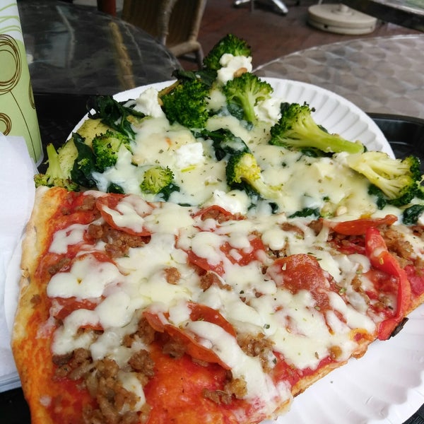 Christian's Pizza - 118 W Main St