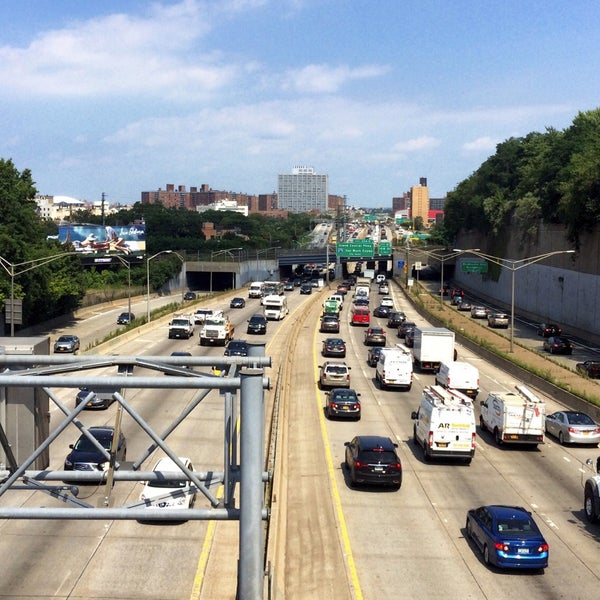 84th Street Pedestrian Footbridge over the Long Island Expressway ...