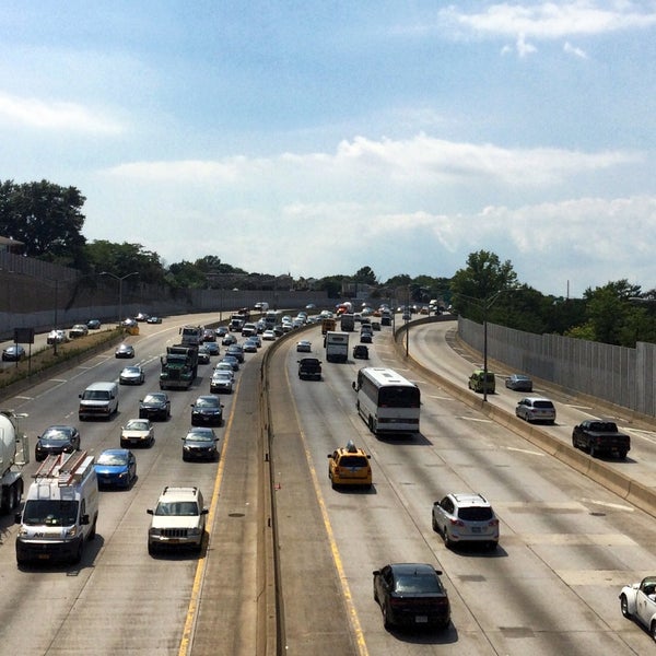 84th Street Pedestrian Footbridge over the Long Island Expressway ...