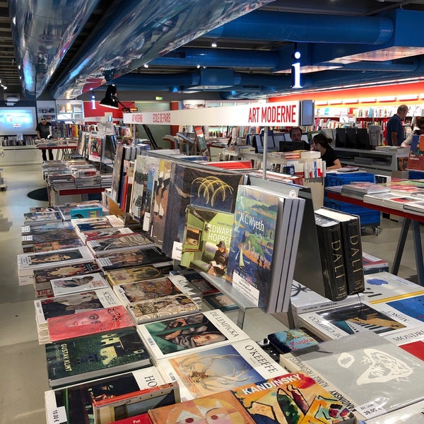 Librairie Flammarion - Bookstore in Hôtel-de-Ville