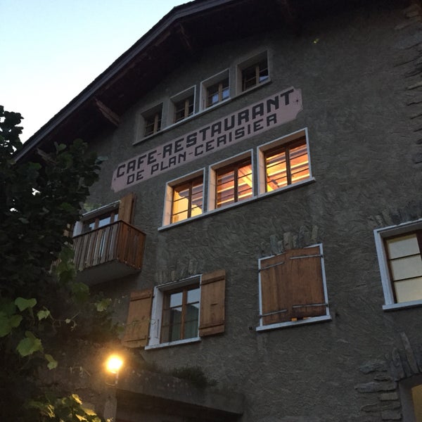 Restaurant de Plan Cerisier - Swiss Restaurant in Martigny Croix