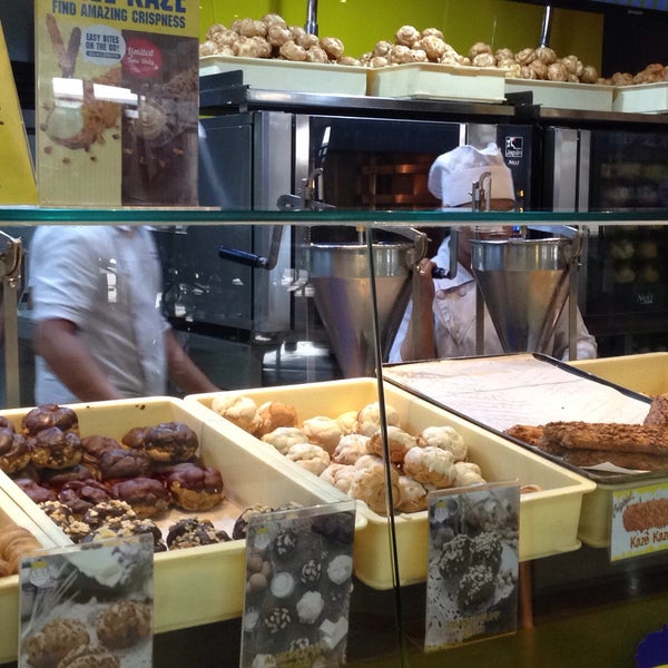 Beard Papa's - Bakery