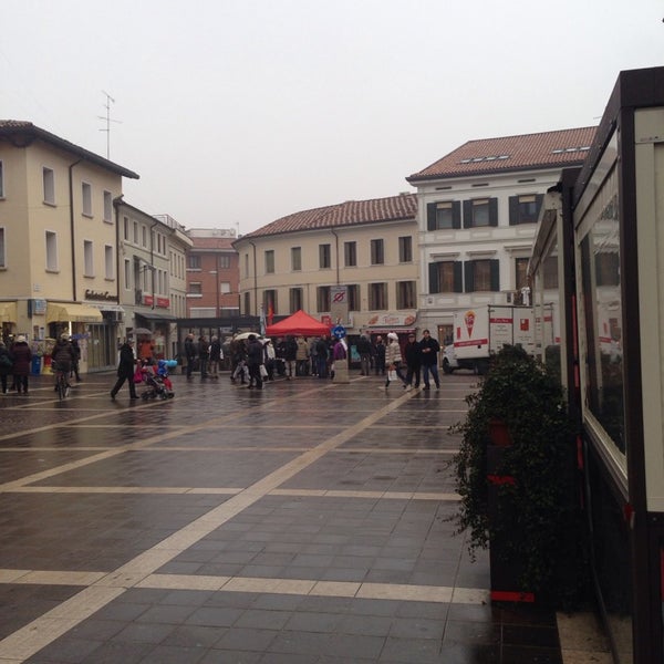 Piazza Cavour - Plaza