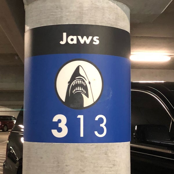 Jaws Parking Garage - 6000 Universal Blvd