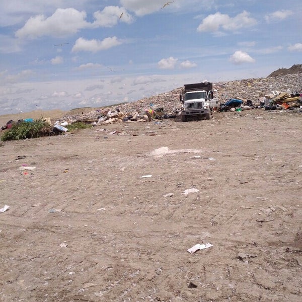 Spyhill Landfill - Northwest Calgary - 1 tip from 121 visitors