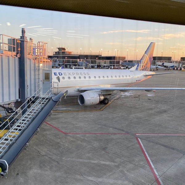 Gate B1 - Airport Gate in Chicago