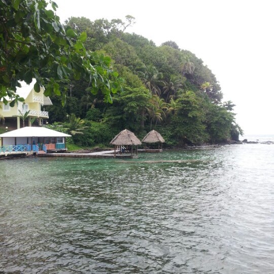 Isla Grande Colon - Beach in Isla Grande