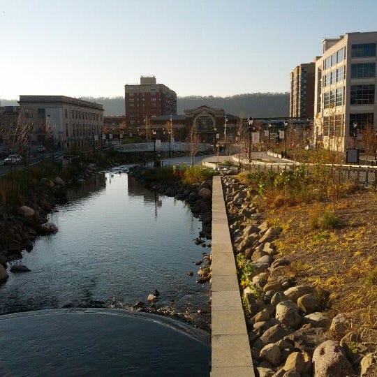 Van Der Donck Park at Larkin Plaza - Park in Yonkers