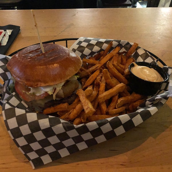 The Eddie Burger + Bar - 41 tips