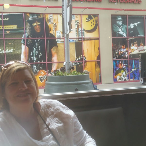 Johnny Rockets - 27 tips from 2177 visitors