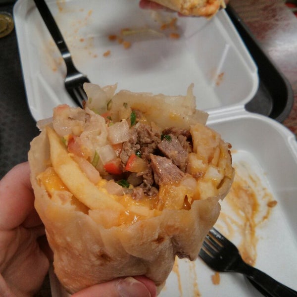 Robertito's Taco Shop - 4509 N Blackstone Ave