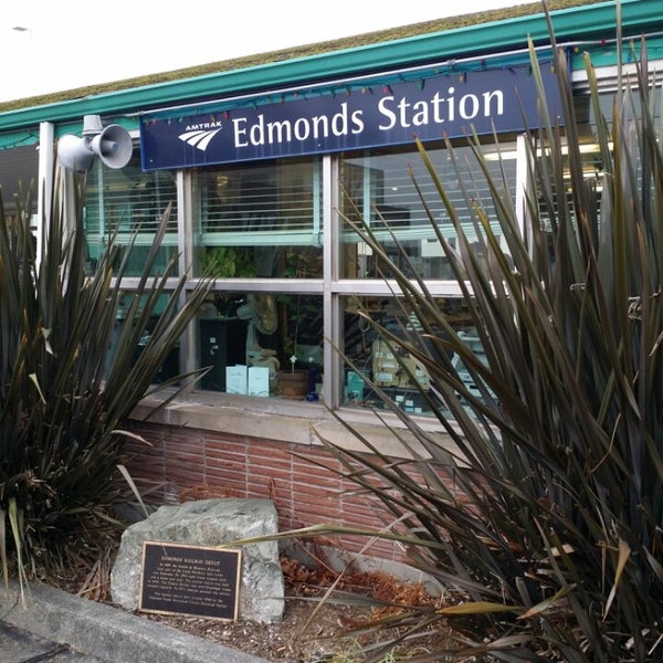 Photos at Edmonds Amtrak Station (EDM) - Edmonds, WA