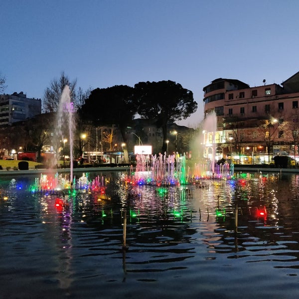 Parku Rinia - Park in Tirana