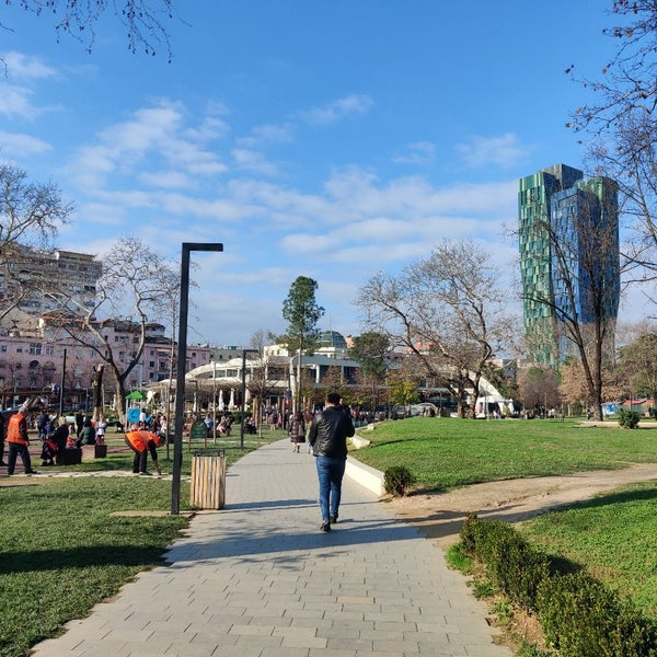 Parku Rinia - Park in Tirana