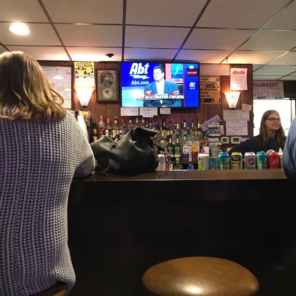 Loppy's Bar - Bar in Ixonia