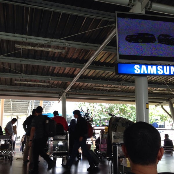 Damri Bus Stasion at Terminal 2 F Soekarno-Hatta Int'L Airport - Bus ...