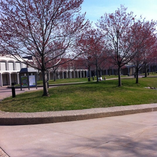 Macomb Community College: South Campus - Community College in Warren