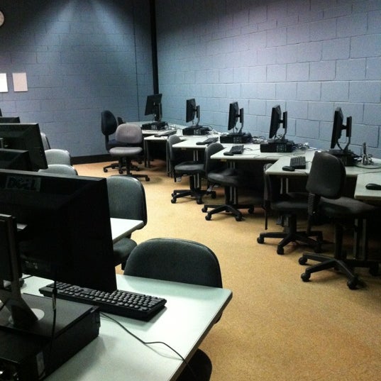 Monash University Law Library - College Library in Clayton