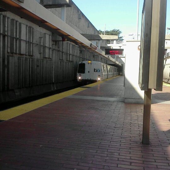 Balboa Park BART Station - Metro Station in Cayuga