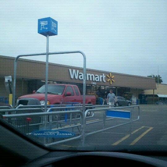 Walmart Supercenter - 118 visitors
