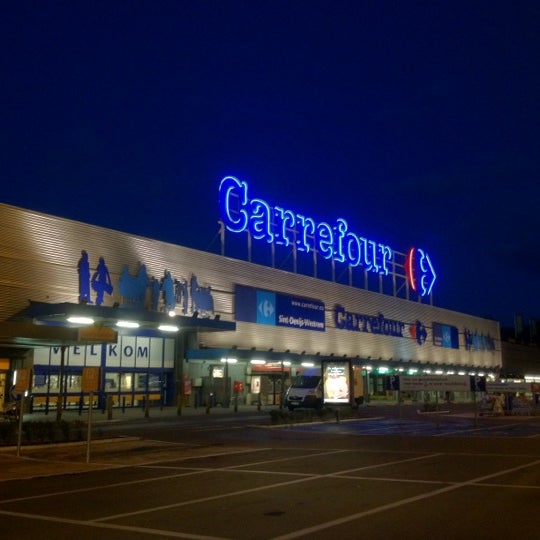 Carrefour hypermarkt - Big Box Store