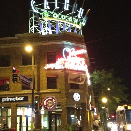 Calhoun Square - Shopping Mall in Minneapolis