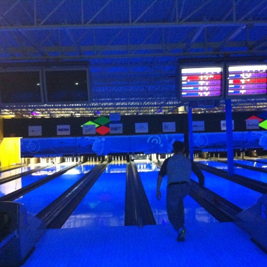 Merivale Bowling Lanes - 1916 Merivale Road