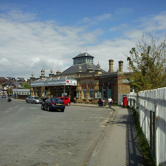 Lewes Railway Station (LWS) - Station St