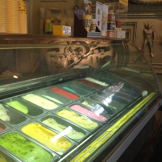 iberry Café (ไอเบอร์รี่ คาเฟ่) (Now Closed) - Ice Cream Shops