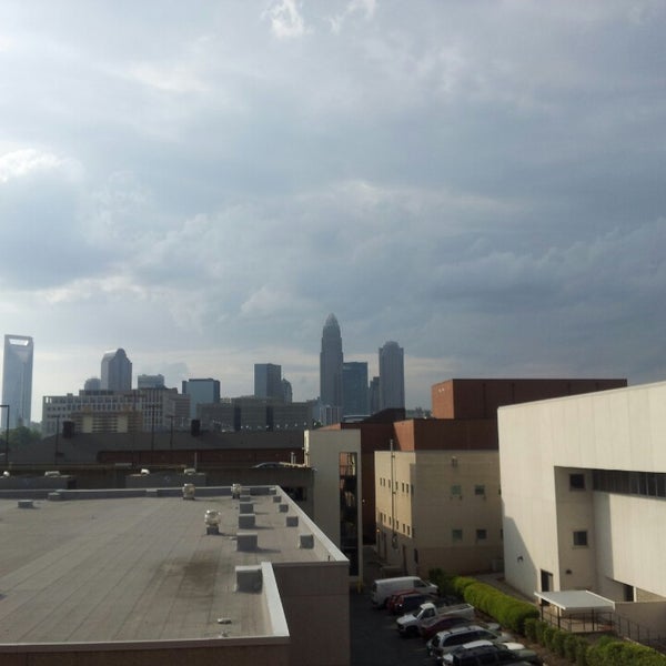 Cpcc Central Campus Library - College Library in Elizabeth