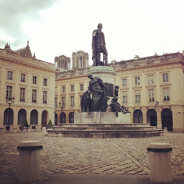 Place Royale - Cathédrale - Place Royale