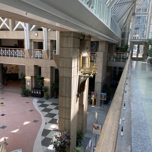 Sinclair Centre - Shopping Mall in Vancouver