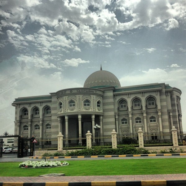 Sharjah Public Library مكتبة الشارقة العامة - College Library in Sharjah