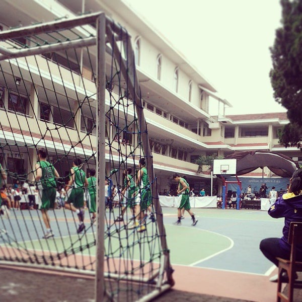 Sekolah Kristen Trimulia - Jl. Dr. Djundjunan No. 105