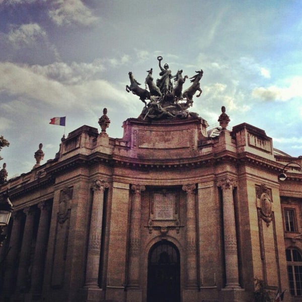 Photos at Place Clemenceau - Champs-Élysées - Paris, Île-de-France