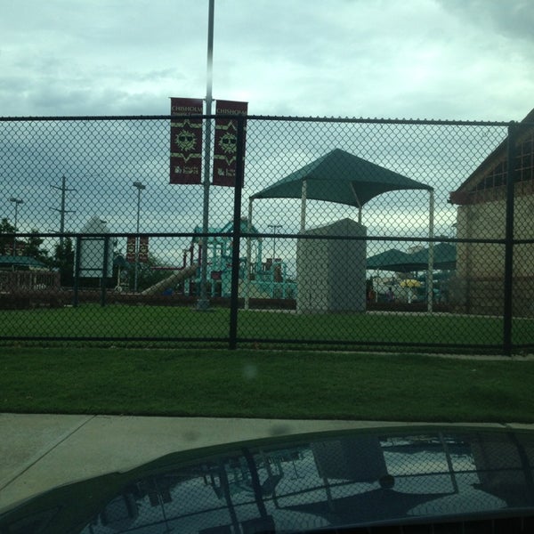 Chisholm Park Aquatic Center - Swimming Pool in Hurst