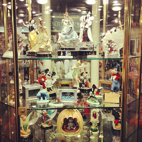 Knotts Berry Farm Marketplace - Shopping Mall