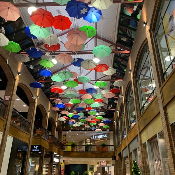 Calhoun Square - Shopping Mall in Minneapolis