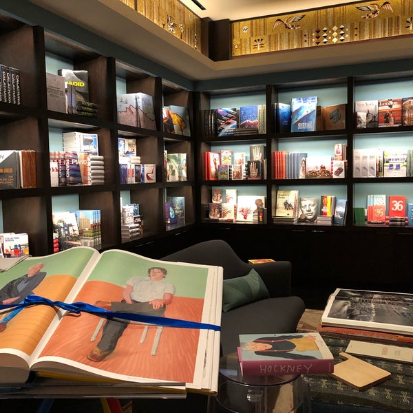 TASCHEN Library - 1530 Main St