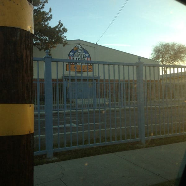 Monte Vista Elementary - Elementary School