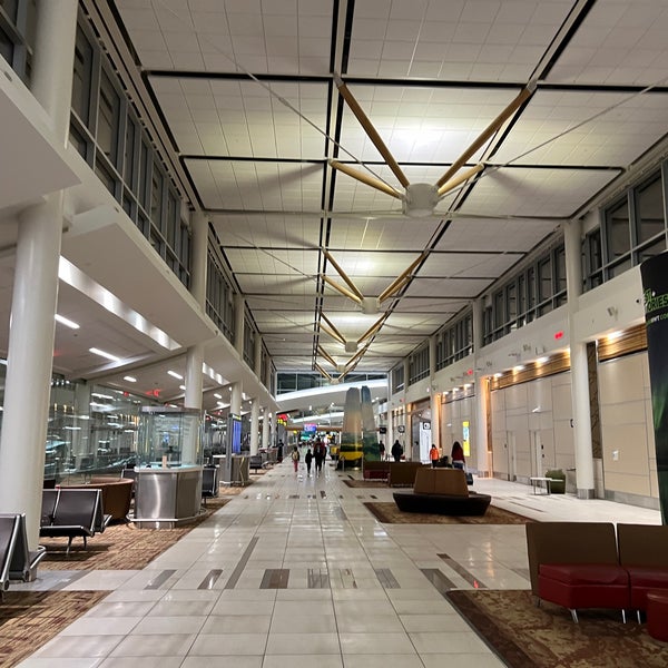 Photos at Edmonton International Airport (YEG) - Leduc, AB