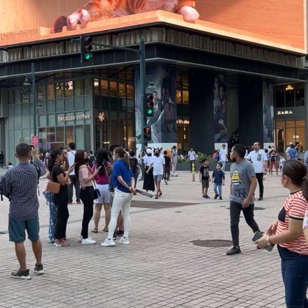 One Bonifacio High Street Park - Park in Bonifacio Global City