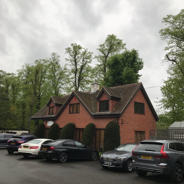 Wraysbury Hall - Hotel