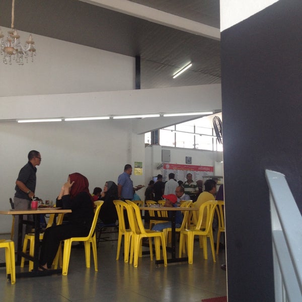 Photos at Restoran A Hassan Nasi Ayam Kg Highway Kesas Awan Besar ...