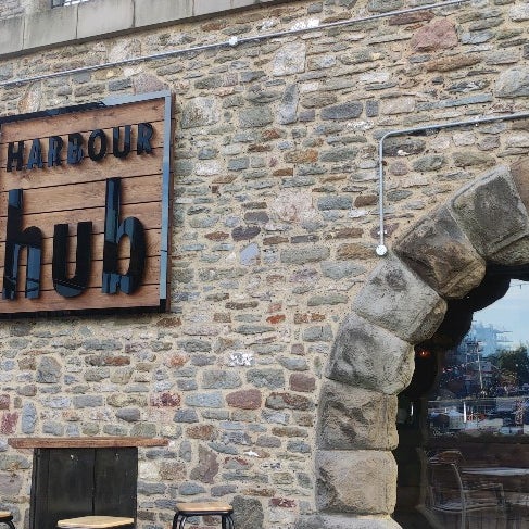 Harbour Hub - Bar in Harbourside