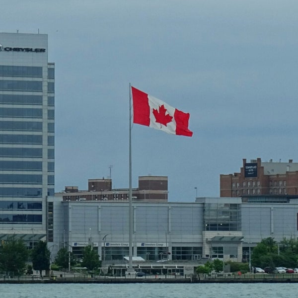 Windsor Riverwalk - City Centre - Ouellette Ave.