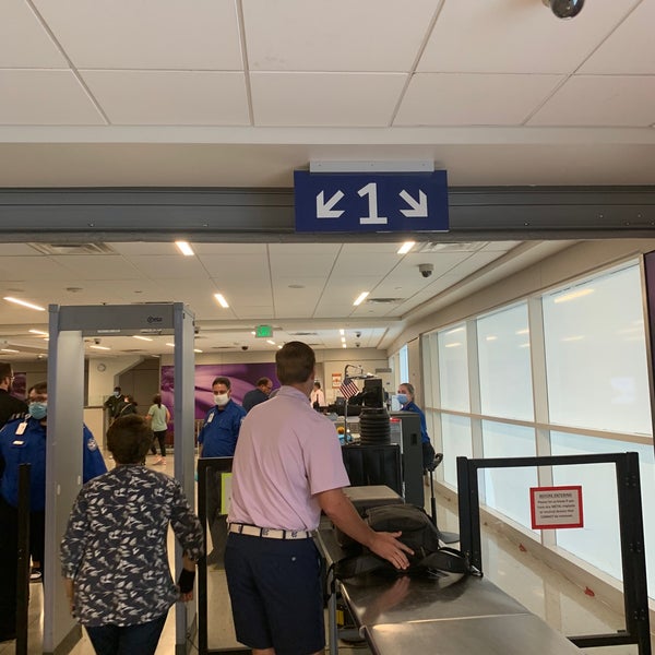 TSA Security Checkpoint - 12 tips from 1637 visitors
